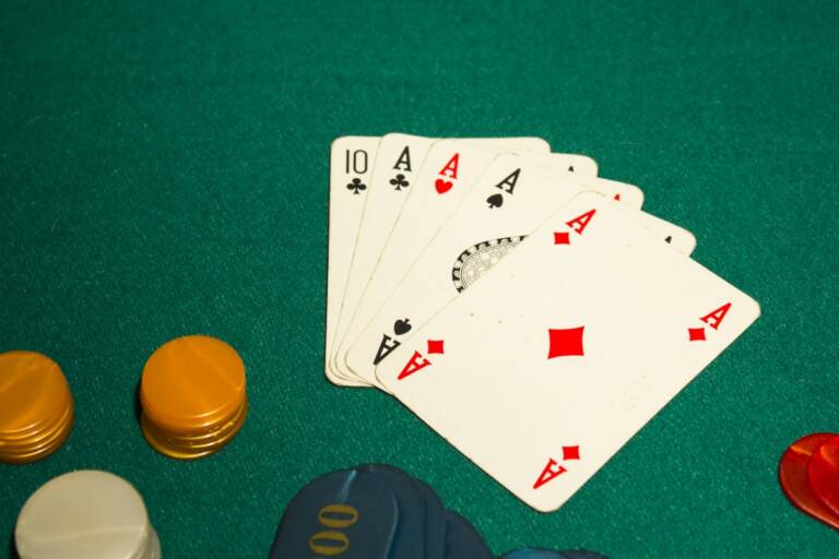 Come si Gioca a Poker: guida completa per imparare a giocare a poker